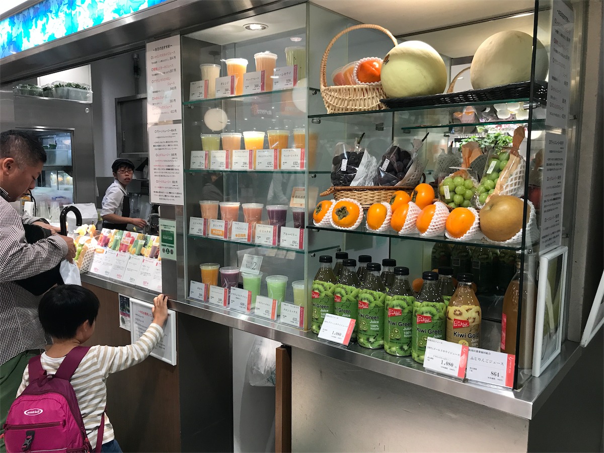 東京駅で厳選された新鮮なフルーツや野菜のウマミを堪能できるお店「フレッシュワン」 - GOTRIP!