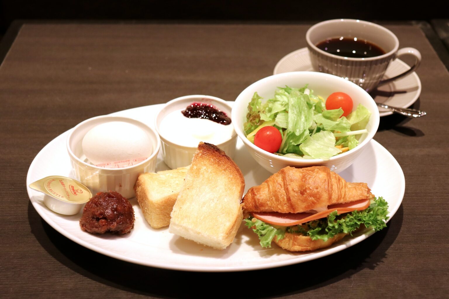 JR名古屋駅に「喫茶 ボン・ヴォヤージュ」が復活。名物スイーツ「シャチボン」も！ - GOTRIP!