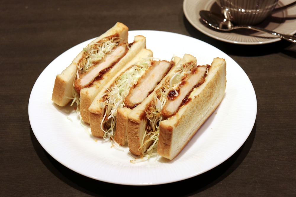 JR名古屋駅に「喫茶 ボン・ヴォヤージュ」が復活。名物スイーツ「シャチボン」も！ - GOTRIP!