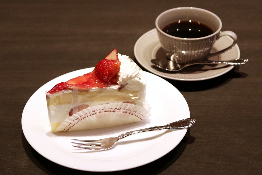 JR名古屋駅に「喫茶 ボン・ヴォヤージュ」が復活。名物スイーツ「シャチボン」も！ - GOTRIP!