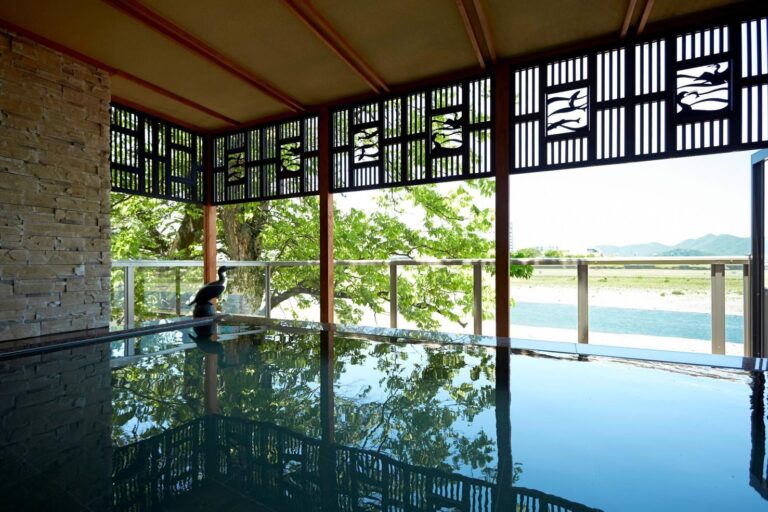 【岐阜】創業160余年の老舗旅館「長良川温泉 十八楼」で温泉と会席料理を愉しむ - GOTRIP!